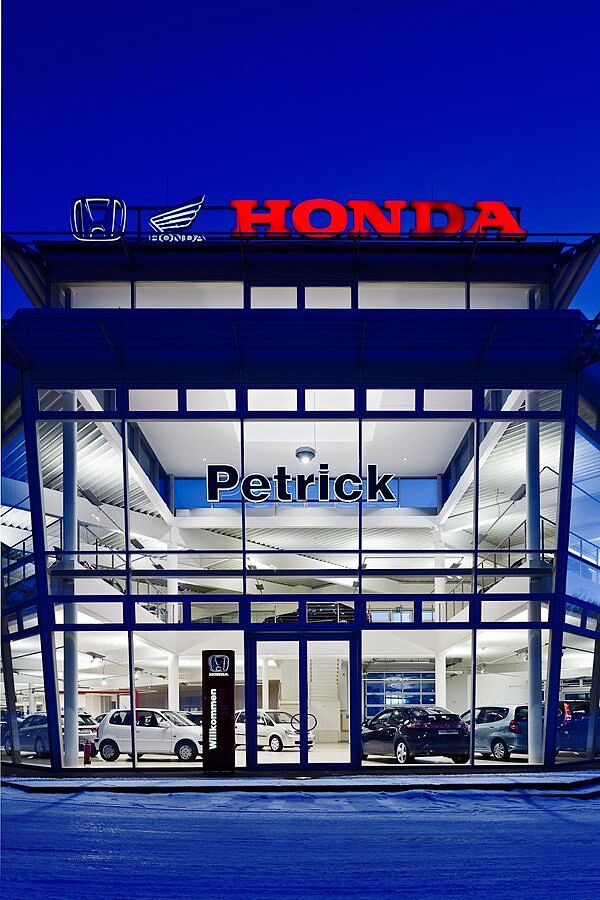 Stilvolle Petrick Kg Automobil Und Motorradvertrieb Bild