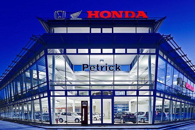 Stilvolle Petrick Kg Automobil Und Motorradvertrieb Bild